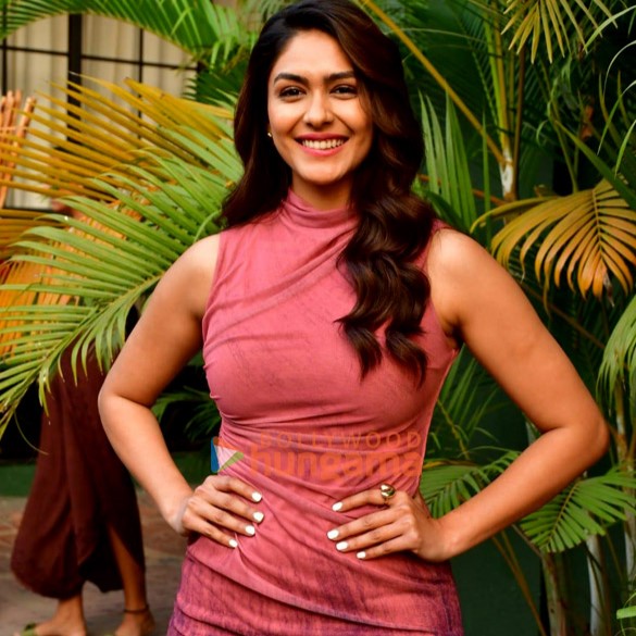 Mrunal Thakur Biography: Age, Movies, Career & More - 4Text
